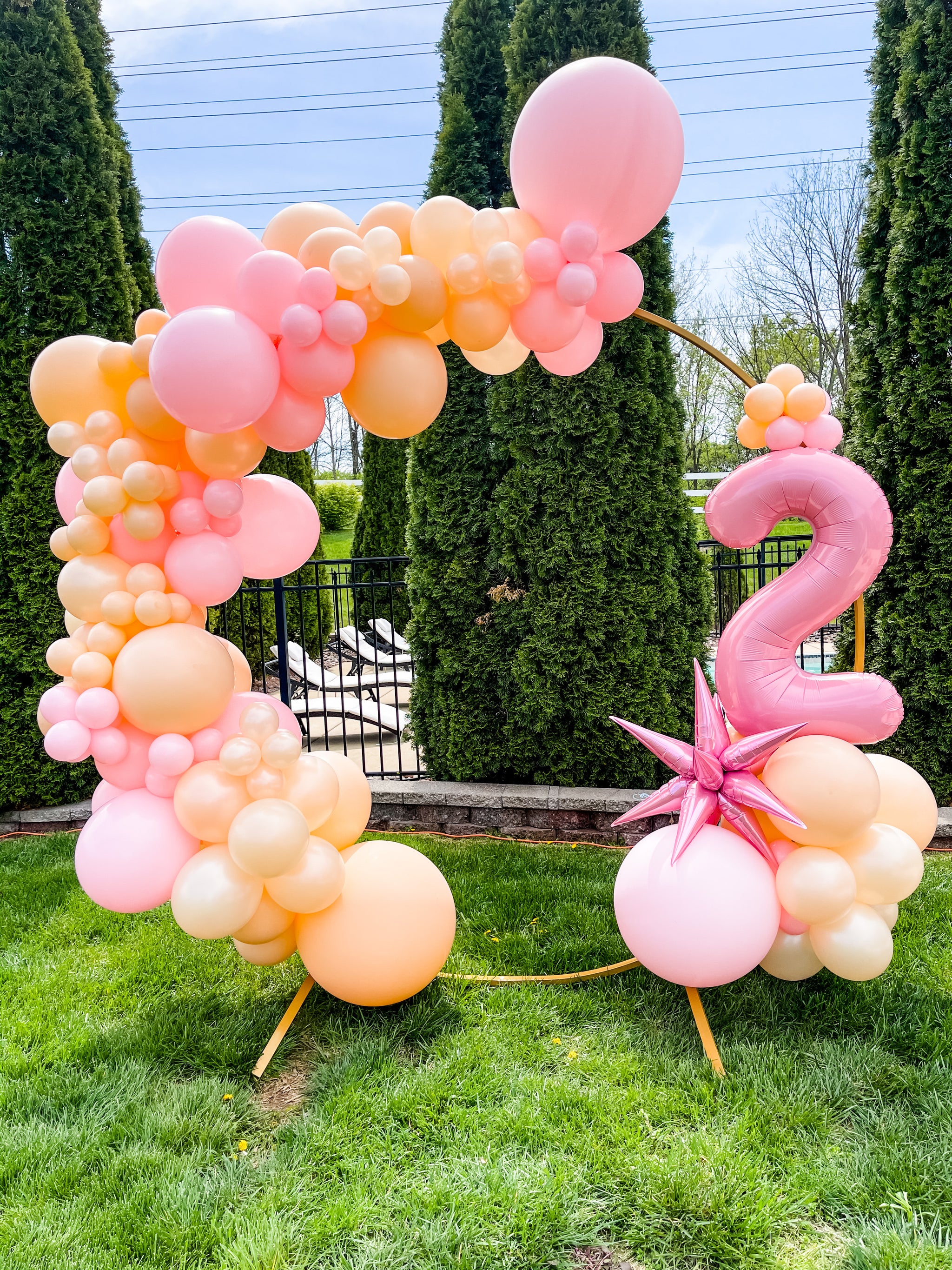 7.5’ Gold Circle Stand Rental – Party Hop Shop